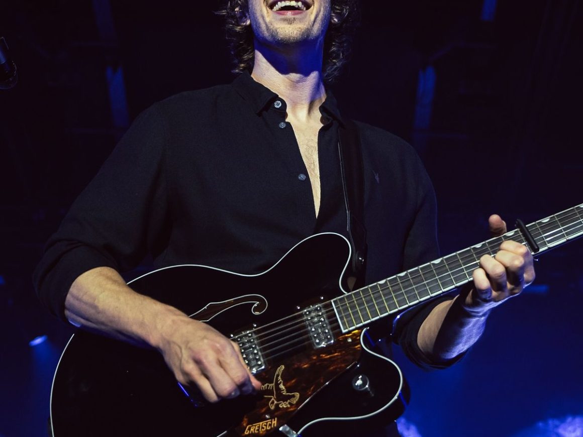 Dean Lewis Releases Emotionally Charged Piano Ballad “Hurt So Bad ...